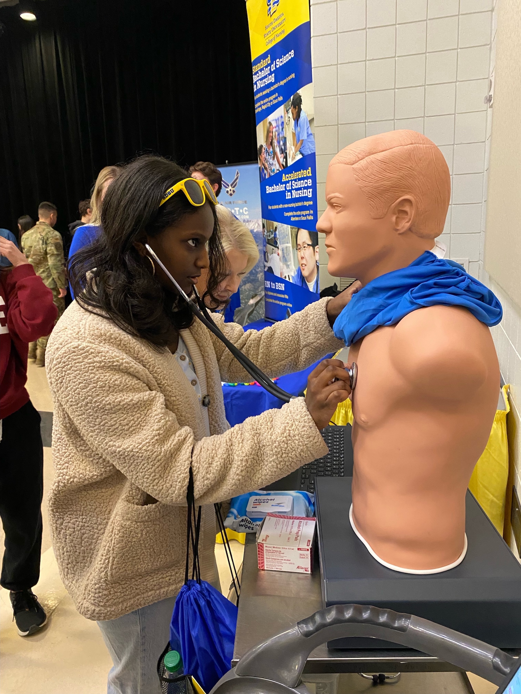 Middle schoolers get glimpse of what’s possible in immersive college ...