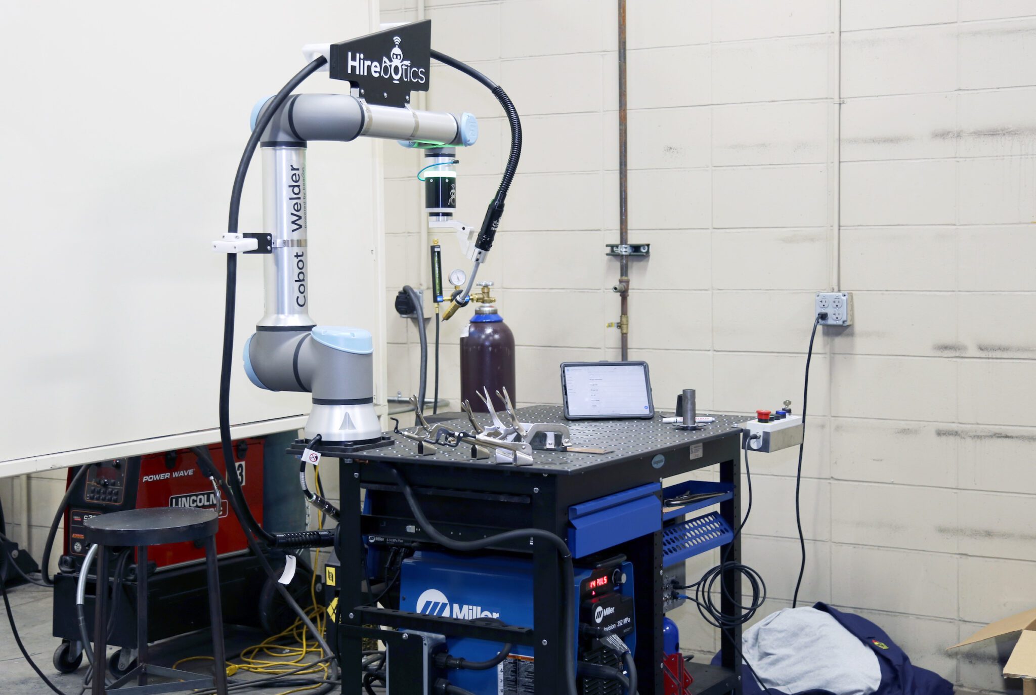 Next-generation welding robot offers students, businesses a look at ...