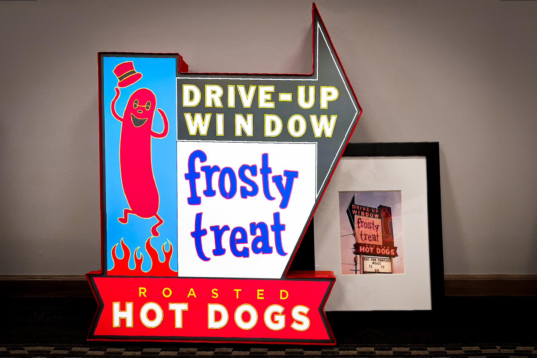 Hot dog dances once more as iconic sign is reborn - Pigeon605