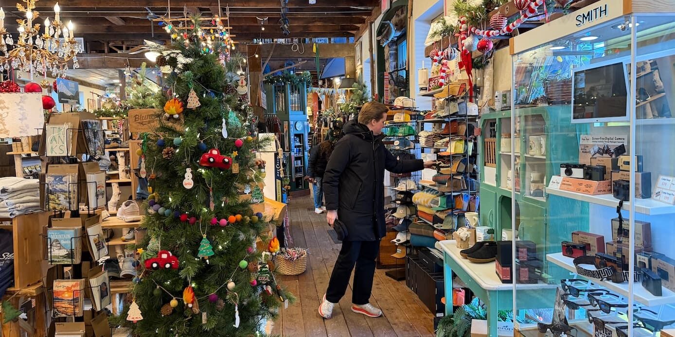 Need a last-minute gift? Your downtown shopping guide is waiting ...